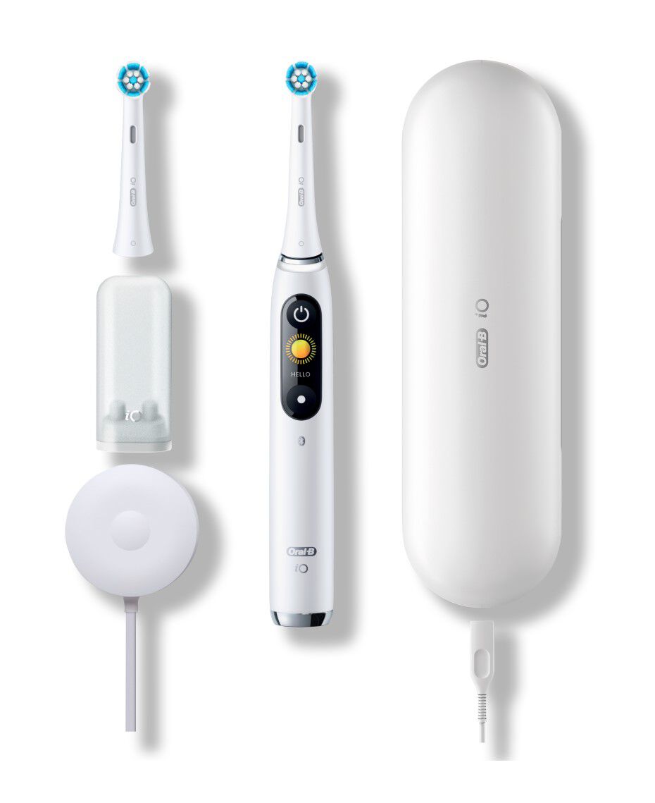 Oral-B | iO9 Electric Toothbrush with Travel Case - White | Shaver Shop